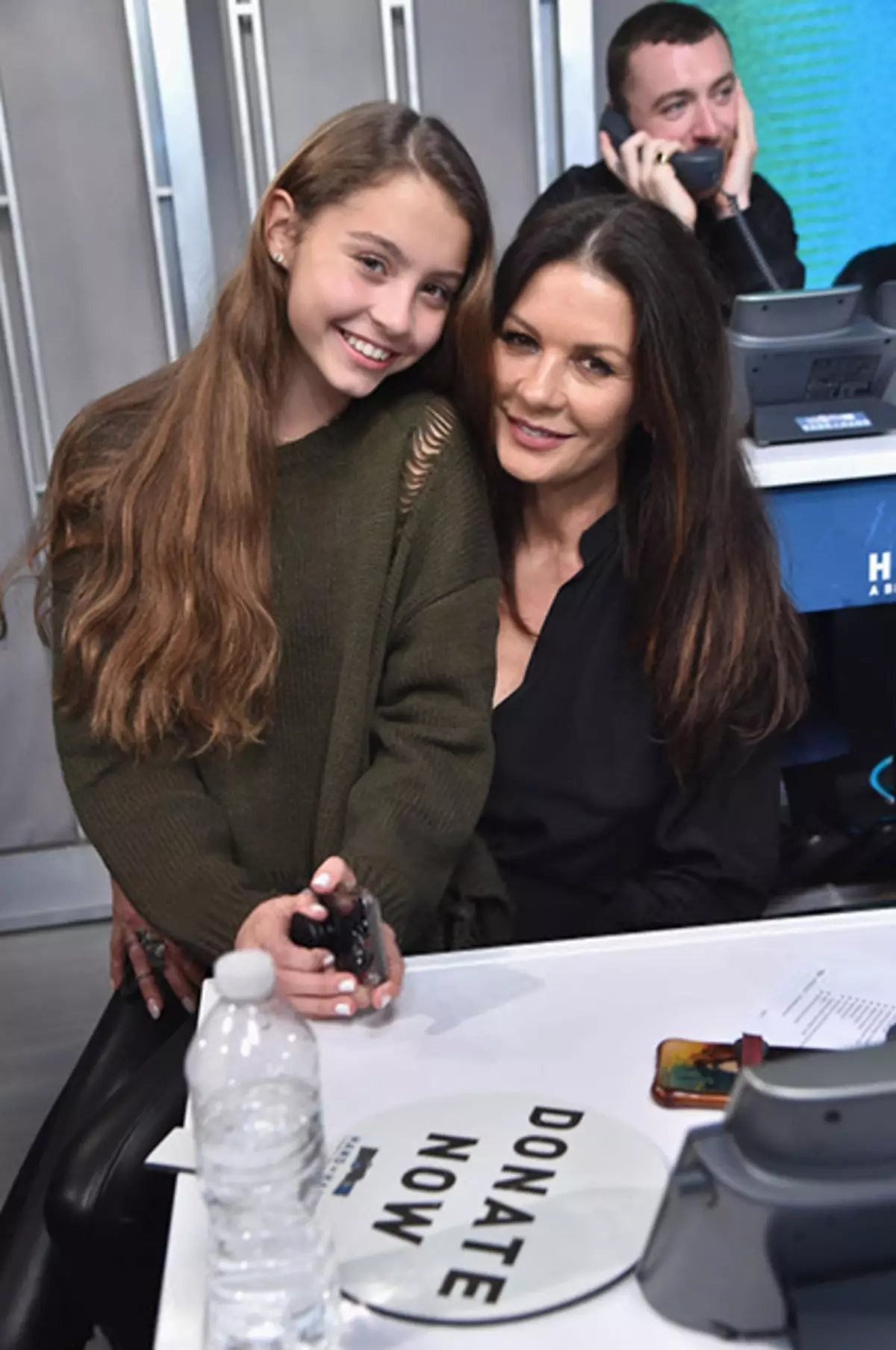 Caris และ Catherine Zeta-Jones