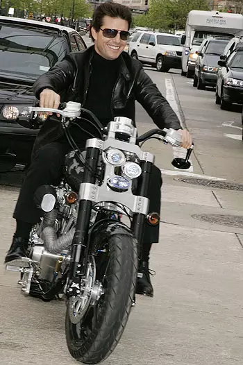 Tom Cruise di Playboy: Mengenai Katie Holmes, Motorcycles dan Hidung Panjang Panjang 102639_2