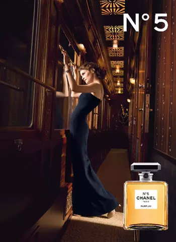 Legendinio kvepalų chanel №5 gimtadienis 103804_9