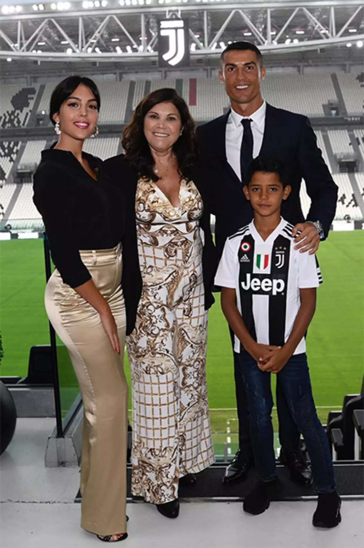 Georgina Rodriguez, Dolores Aveiru, Cristiano Ronaldo, Cristiano-ml.