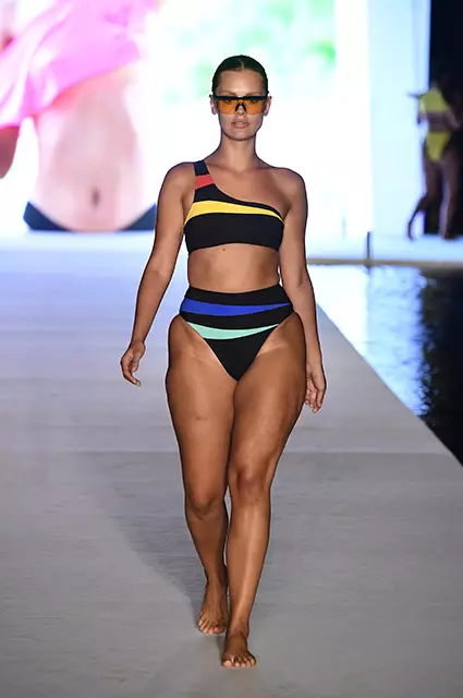 Maillot de bain d'illustré sportif 2018