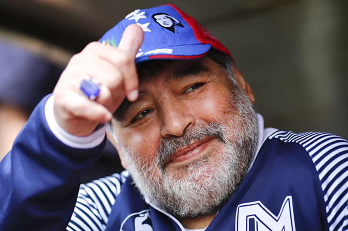 Afsonaviy futbolchi Diego Maradona vafot etdi