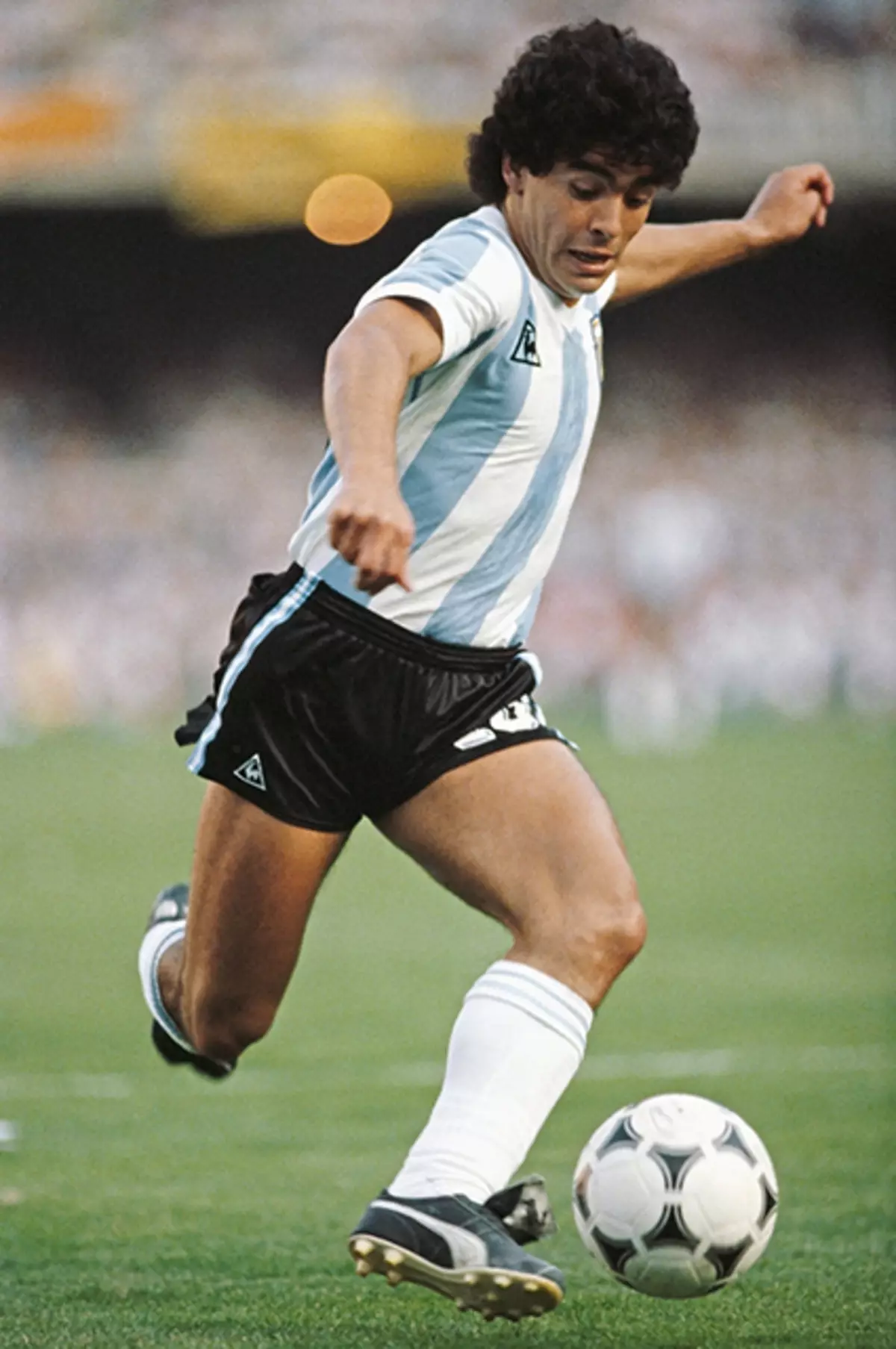 Diego Maradona yoshlardagi