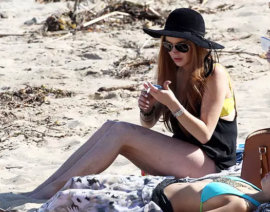 Familia Idyll: Lindsay Lohan con irmá Eli na praia en Malibu 106646_11