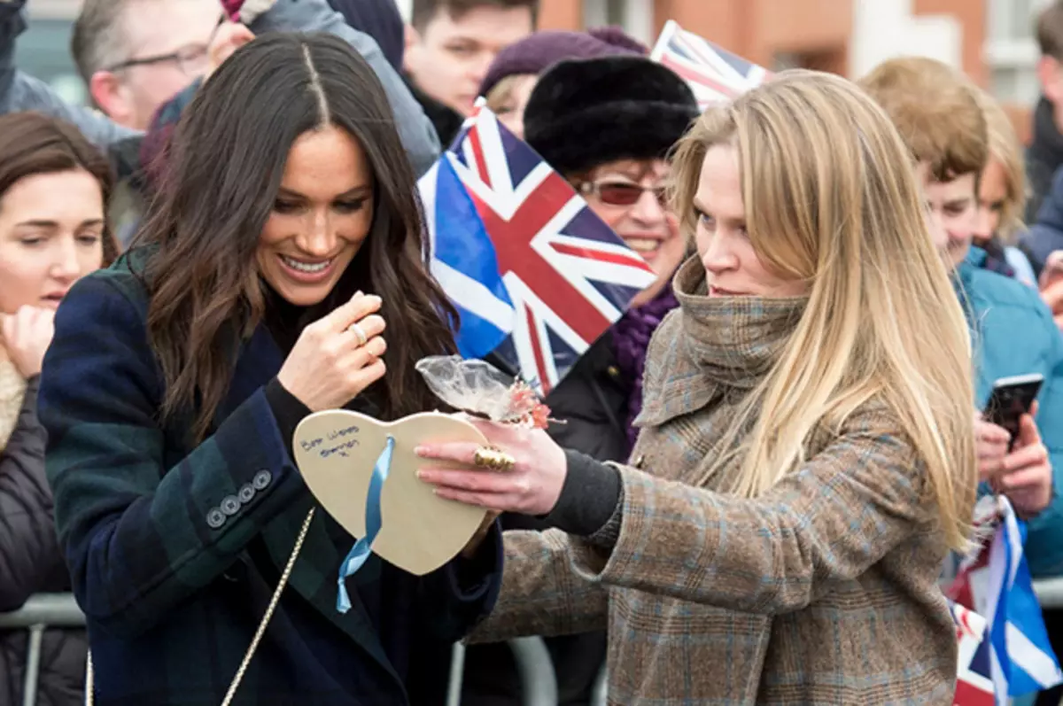 Megan Markle kaj Amy Farier