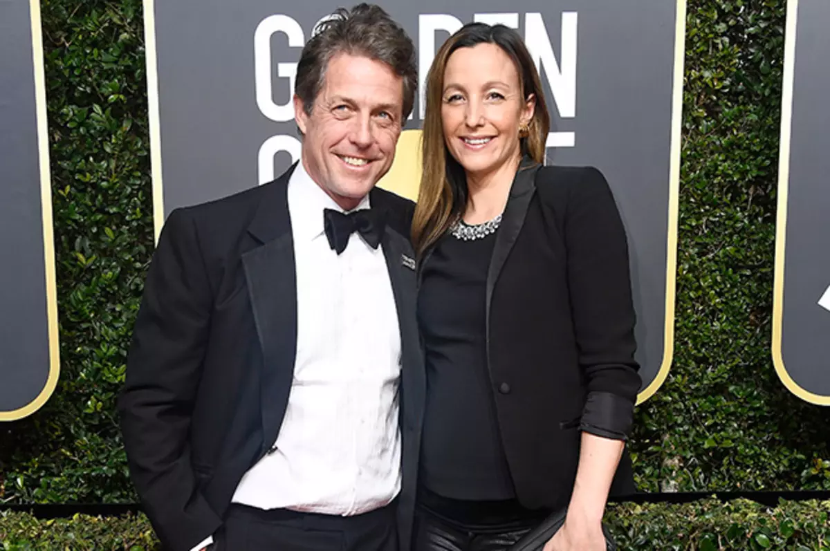 57-jaraĝa Hugh Grant por la unua fojo edziĝinta