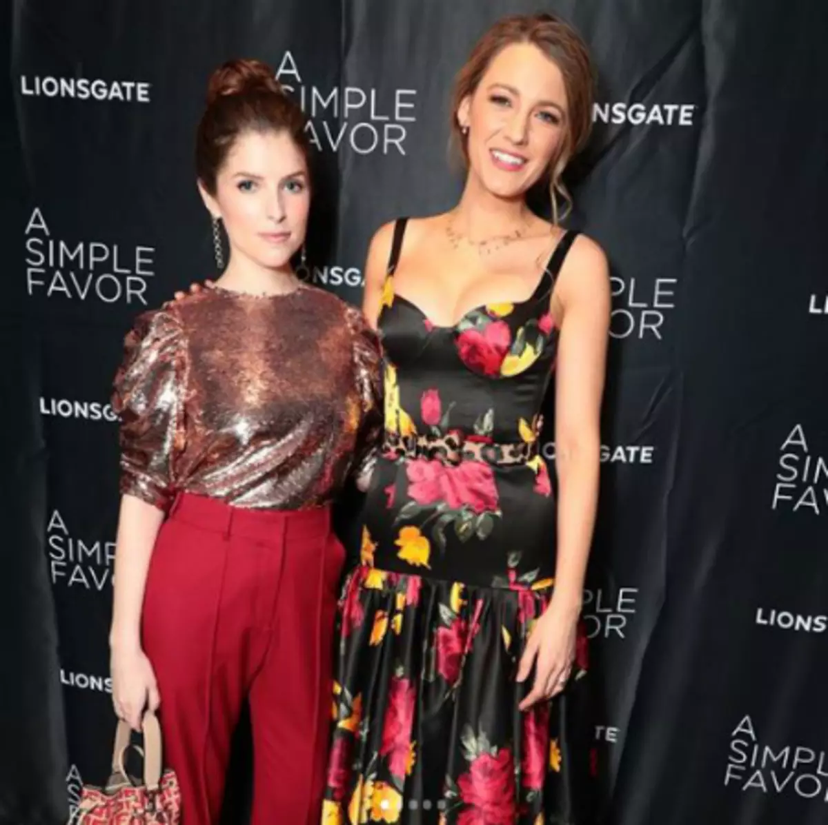 Anna Kendrick at Blake Lively.