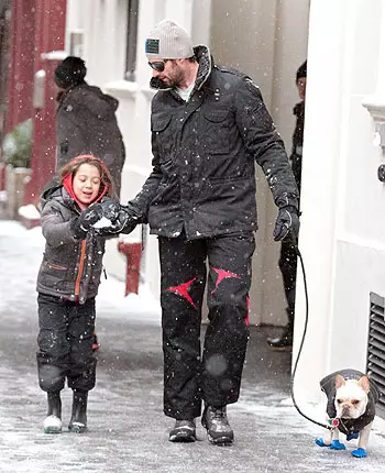 Hugh Jackman con la figlia Ava: camminando attraverso la New York coperta di neve 116143_8