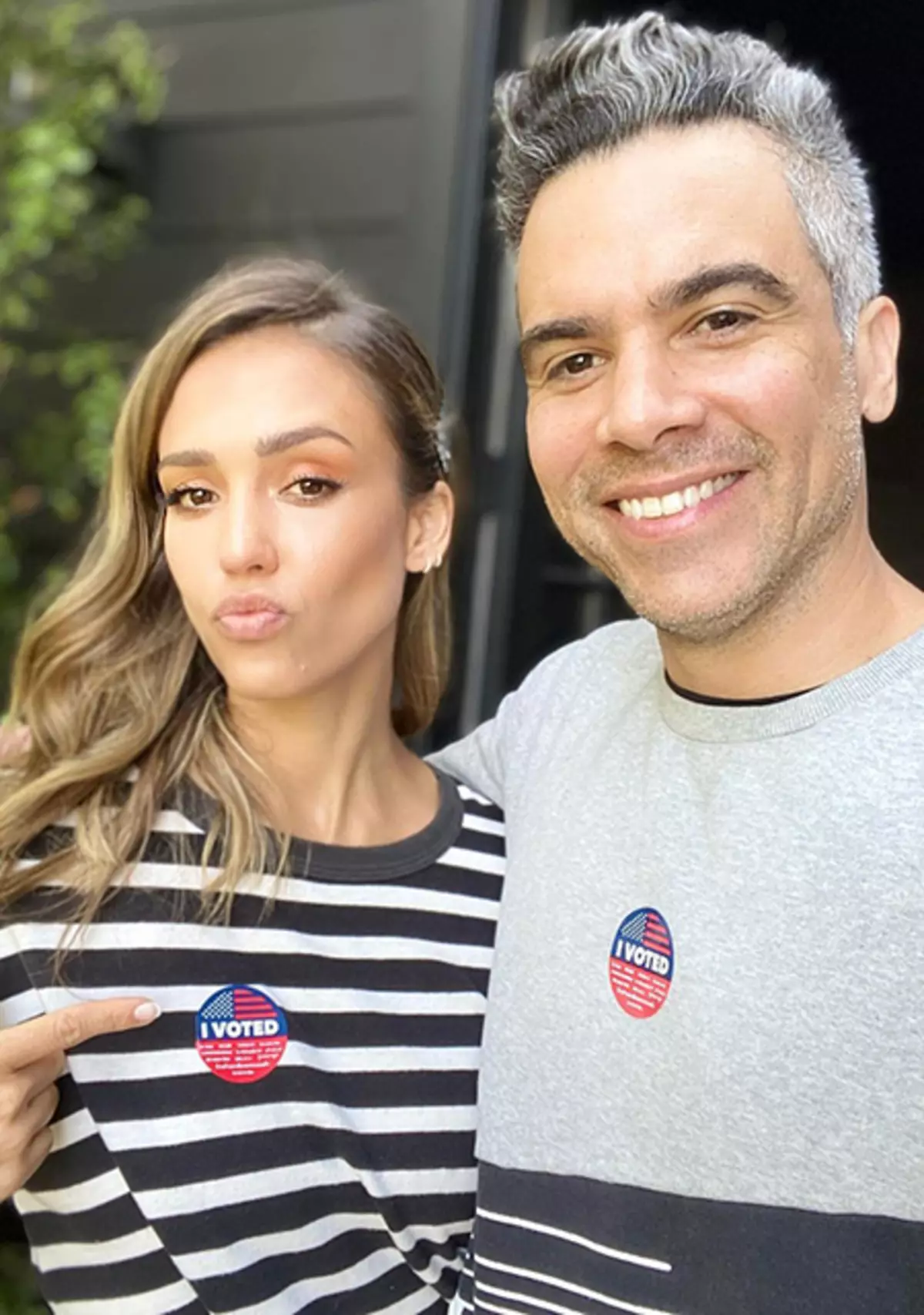 Jessica Alba thiab Nyiaj Ntsuab Warren