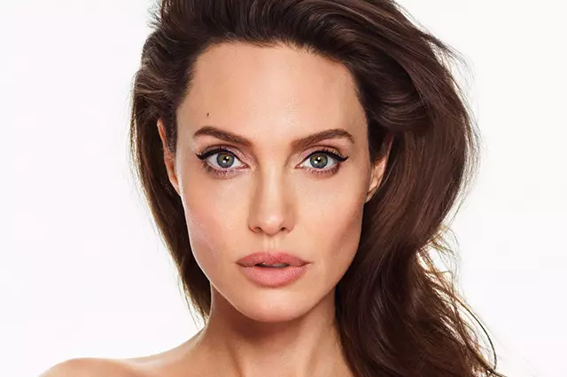 Nova entrevista con Angelina Jolie: sobre a creación de fillas, antiga apatía para os problemas das mulleres e non só