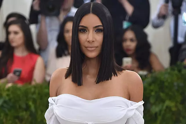 Tħin bil-lejżer u sospensjoni ultrasonika: KIM Kardashian restawrata l-ġisem wara t-tqala