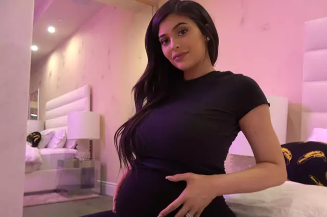 Pregnancy Kylie Jenner: how the star figure changed for nine months