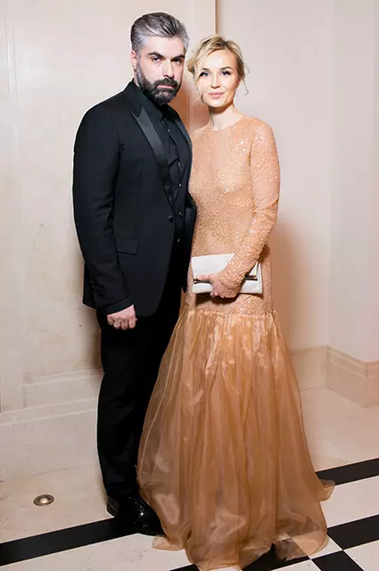 Dmitry Ishakov và Polina Gagarin (trang phục của Yana Dress)