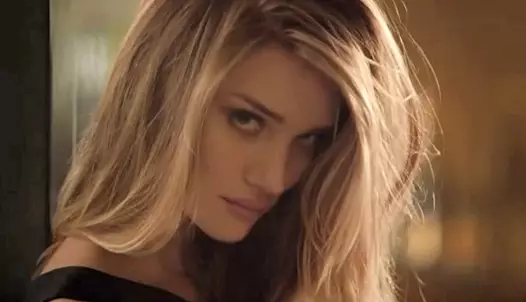 Rosie Huntington-Whiteley na Ryan Reynolds katika video ya uendelezaji: tarehe ya kwanza 128384_6