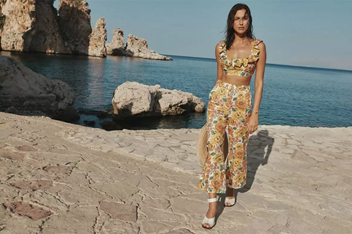 Di xewnên havînê de: Irina Shayk di swimsuits de di reklama berhevoka rêwîtiyê de vedibe 13375_9