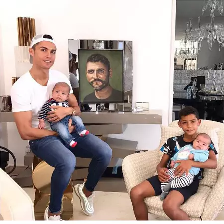 Cristiano Ronaldo med familj