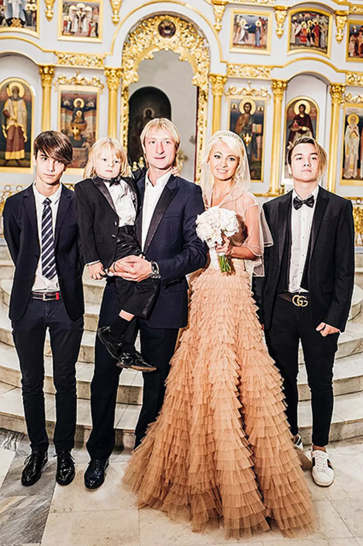 Yana Rudkovskaya i yevgeny plushenko s djecom: Andrey, Sasha i Nikolay