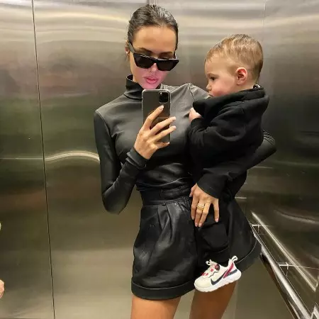 Anastasia Deutsova พร้อมกับลูกชายของ Ratmir