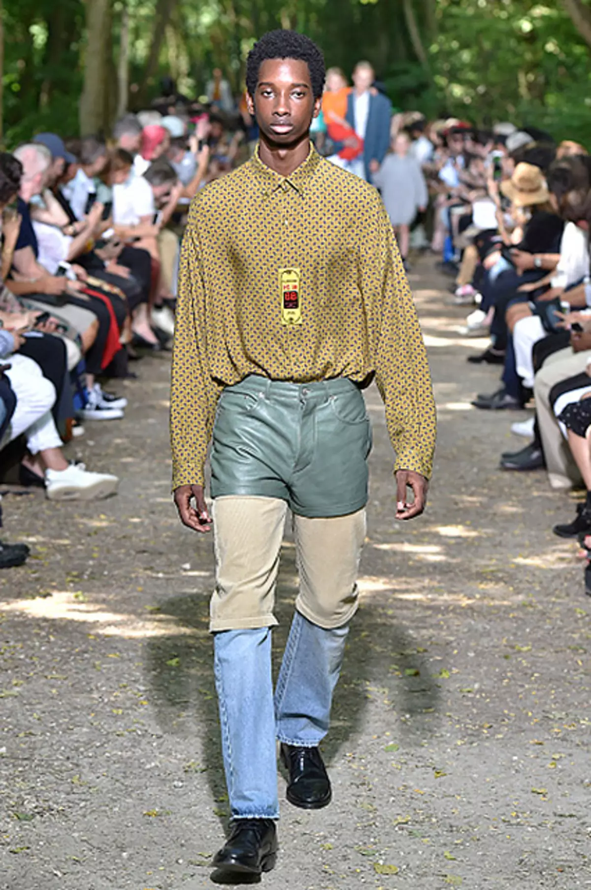 Dangos casgliad o dymor Balenciaga Spring-Haf 2018