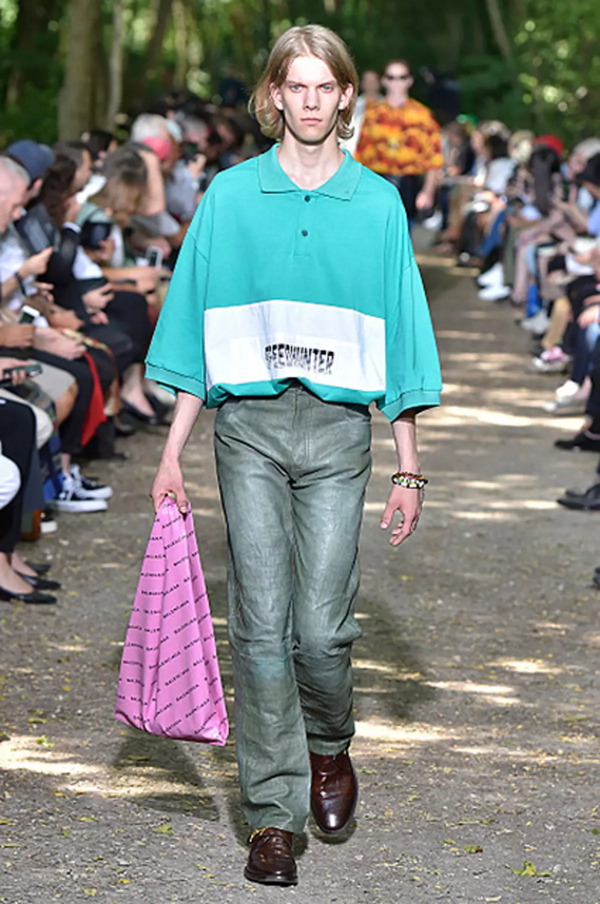 Dangos casgliad o dymor Balenciaga Spring-Haf 2018