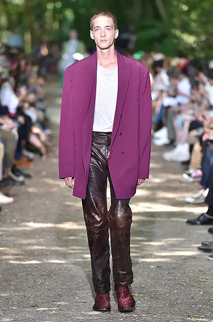 Dangos casgliad o dymor Balenciaga Spring-Haf 2018