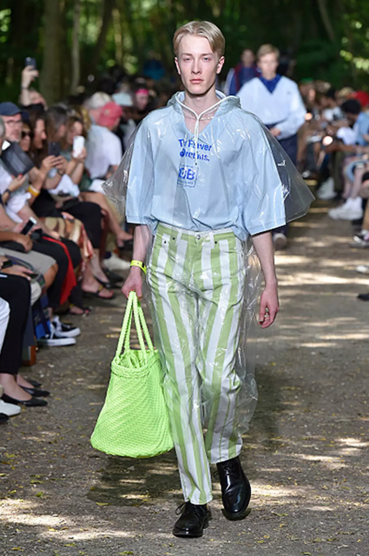 Dangos casgliad o dymor Balenciaga Spring-Haf 2018