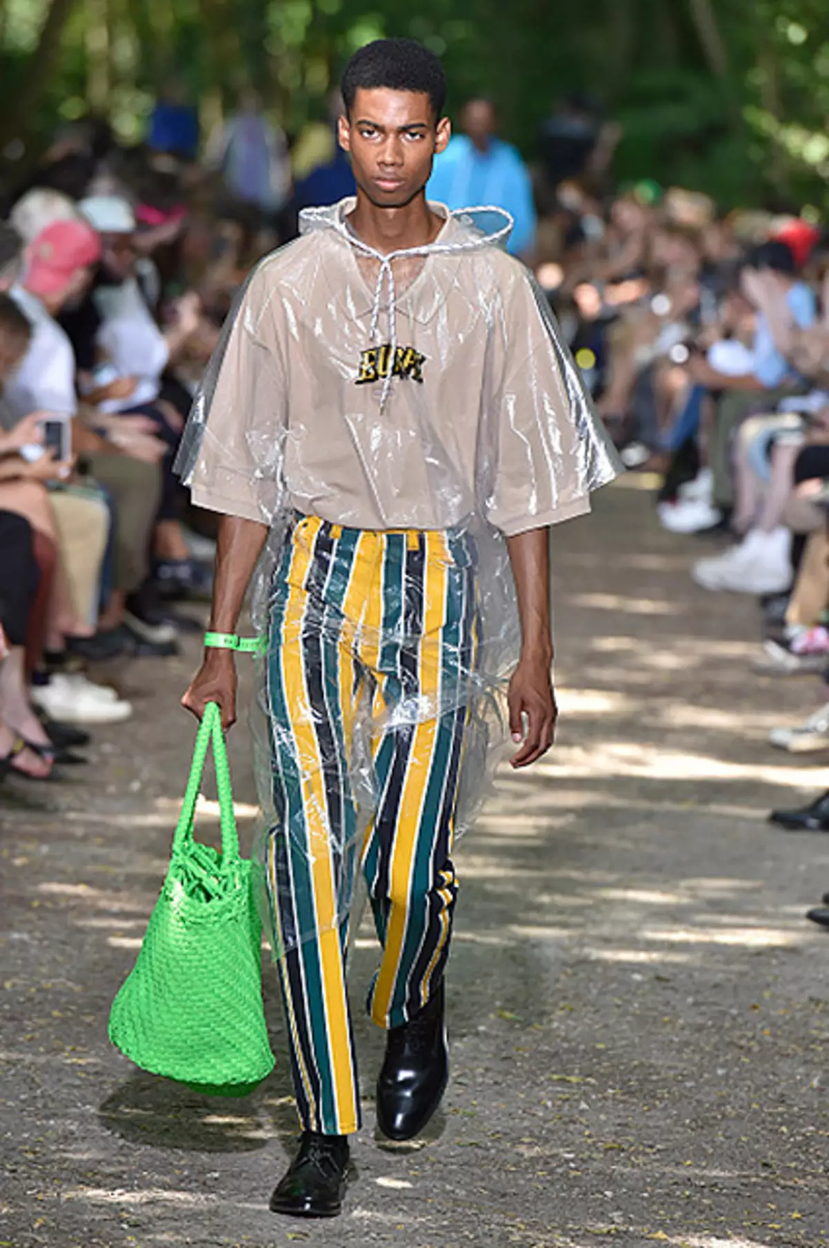 Dangos casgliad o dymor Balenciaga Spring-Haf 2018