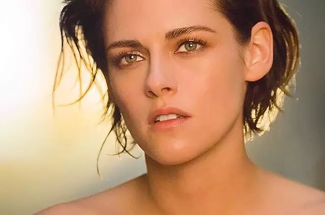 Kristen Stewart a apărut pe imagini noi ale campaniei Chanel Publicitate