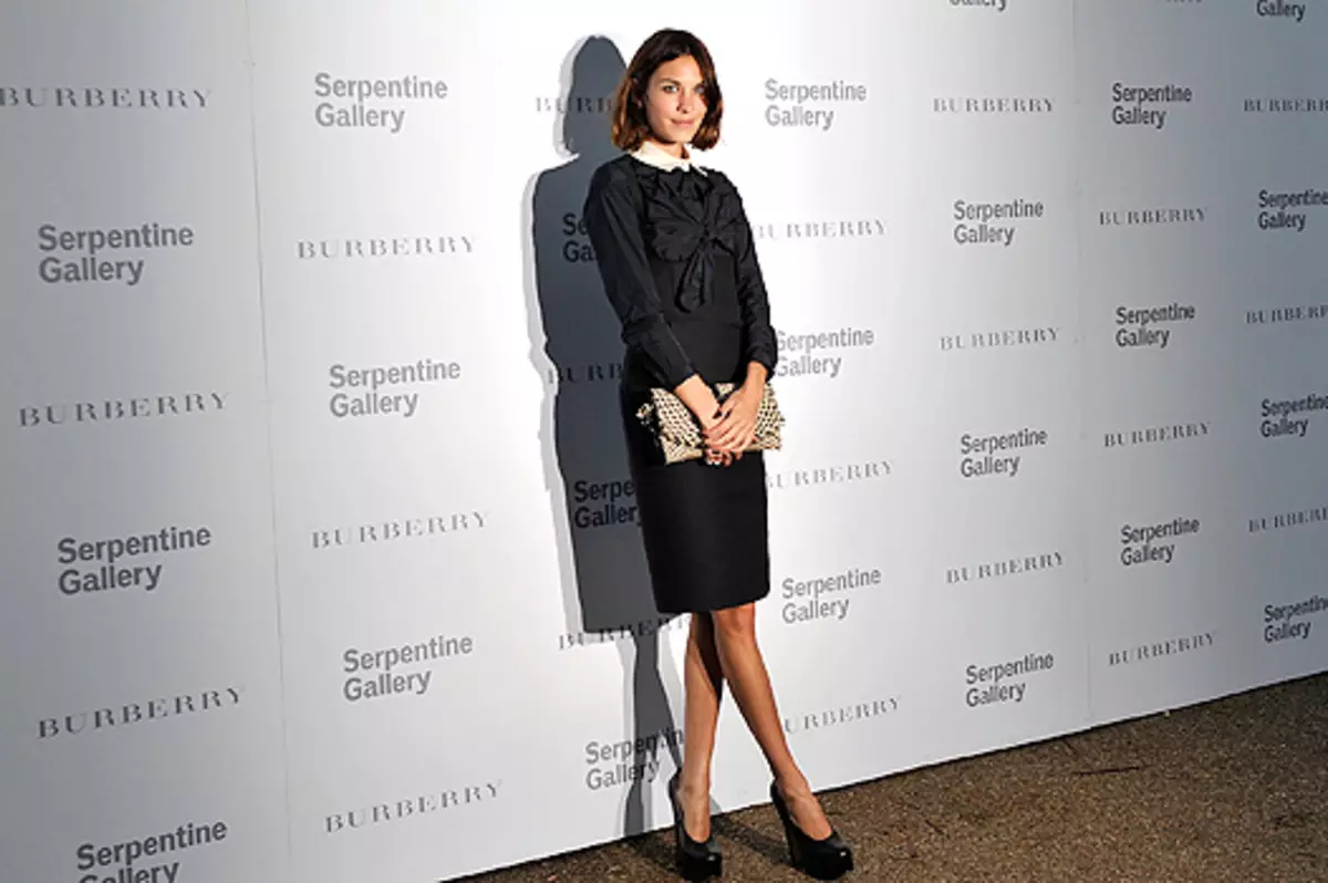 Burberry Serpentine Summer Party: Fashion Partei vihmas