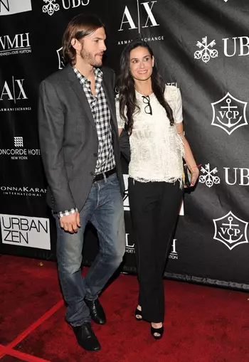 Donna Karan invitas: Demi Moore, Ashton Kutcher, Anna vintras ĉe la ricevo en Novjorko 142151_10