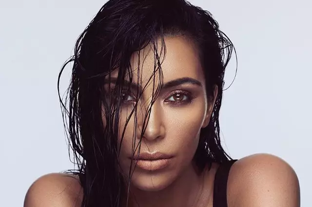 Kim Kardashian Yanenzwe Kunegura Kwijimye Uruhu rwe