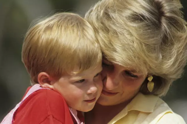 Uusimmat yksityiskohdat prinsessa Diana: Prince Charles Son Harry Wanted tytär