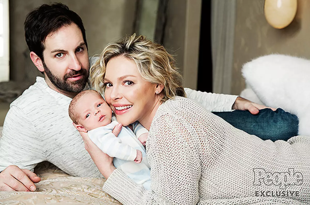 Josh Kelly, Catherine Heigle ជាមួយកូនប្រុស Joshua