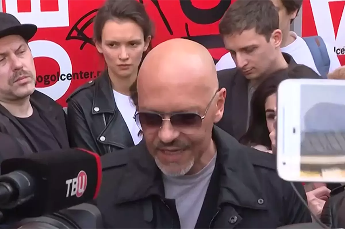 Fedor Bondarchuk, Paulina Andreeva, Ksenia Sobchak kaj aliaj famuloj apogis Kirill Serebrennikov