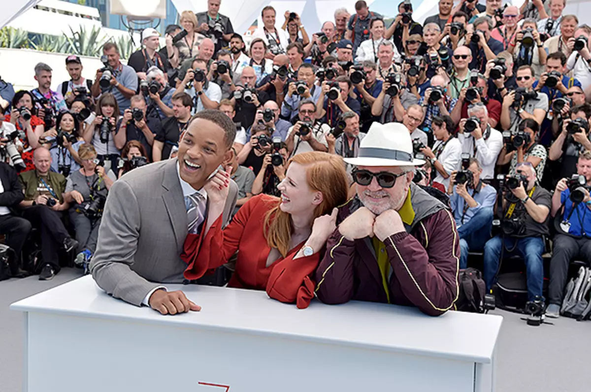 Cannes-2017: Pedro Almodovar, Jessica Cômain e Smith em uma foto foto do júri do festival