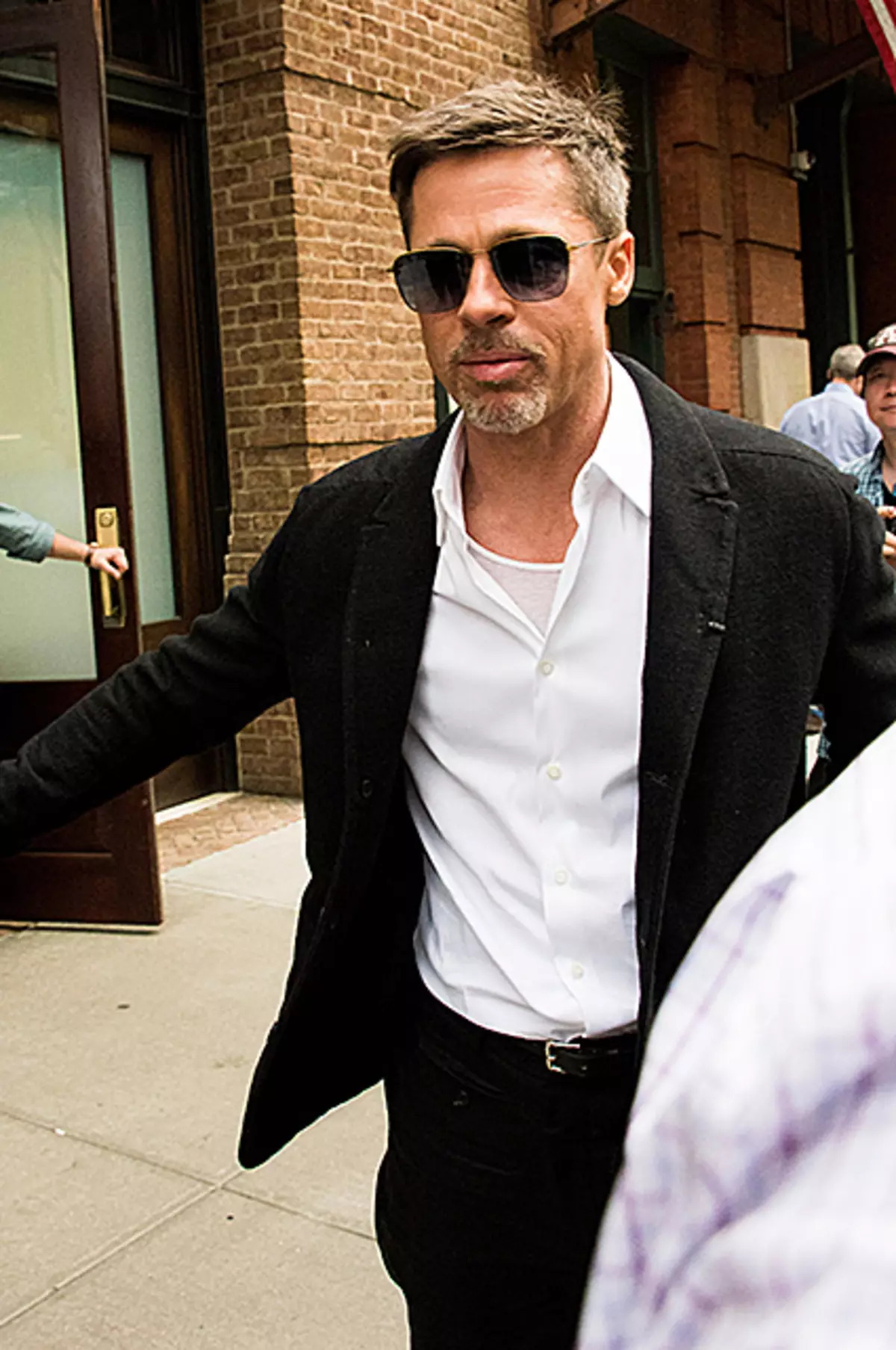 Brad Pitt tau zoo li yawg vim yog khaub ncaws tsis loj 151701_5