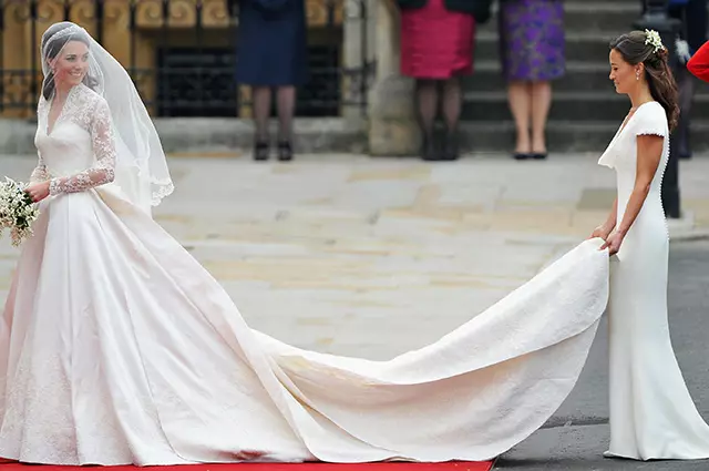 Kate Middleton với chị Pippu tại đám cưới của cô