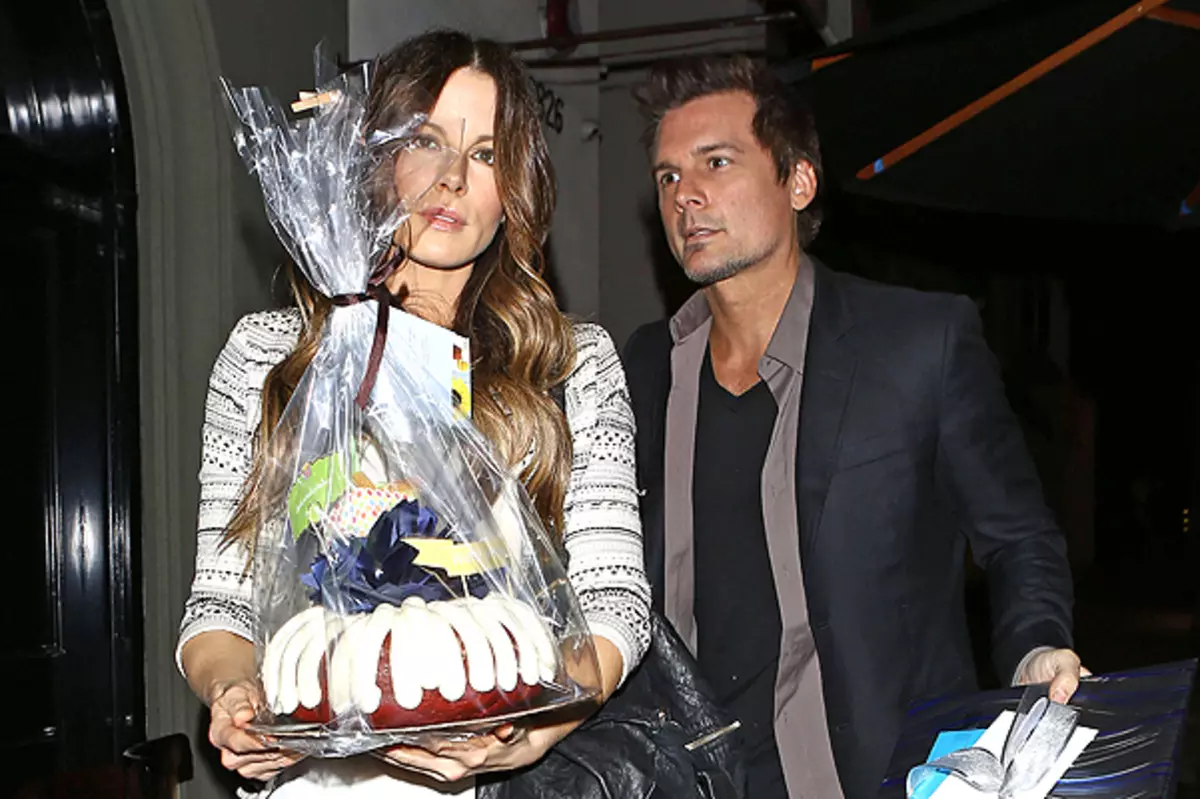 Kate Beckinsale et autres étoiles sur l'anniversaire de Michael Tire