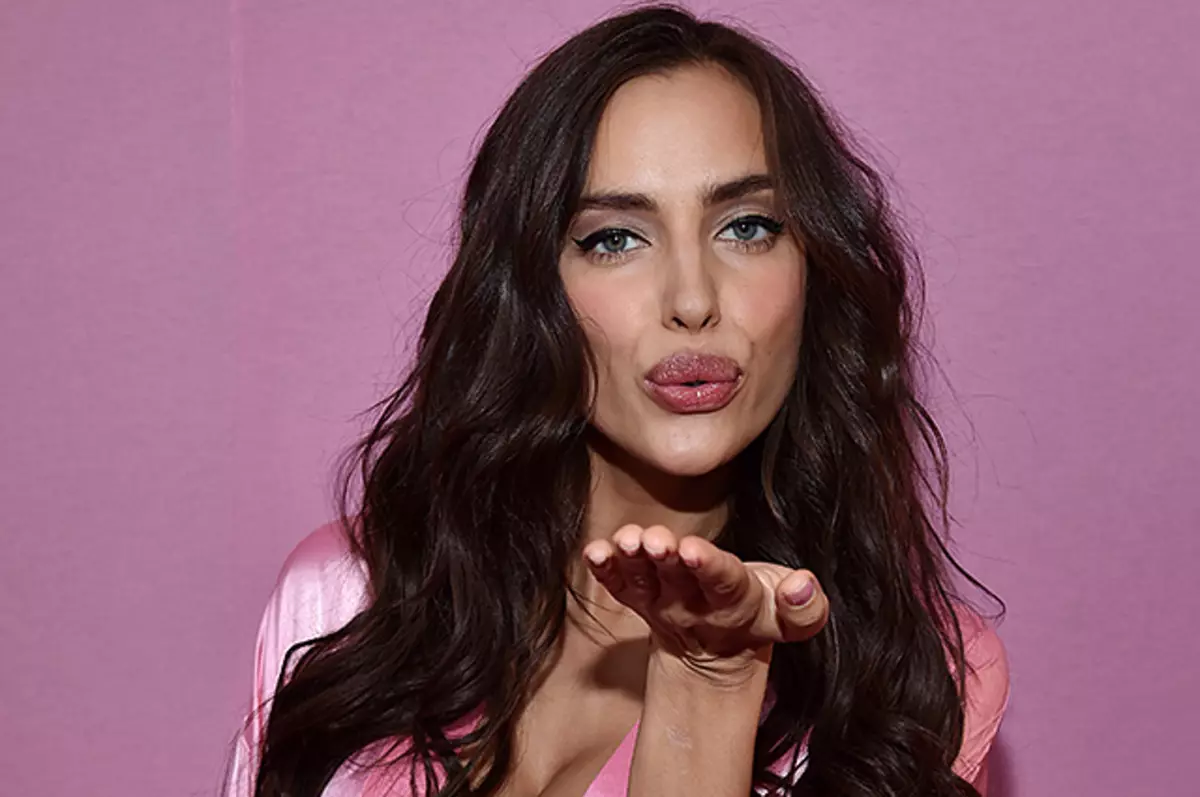 7 Lieblingsübungen Irina Shayk, die Ihnen helfen, schnell in das Formular zurückzukehren