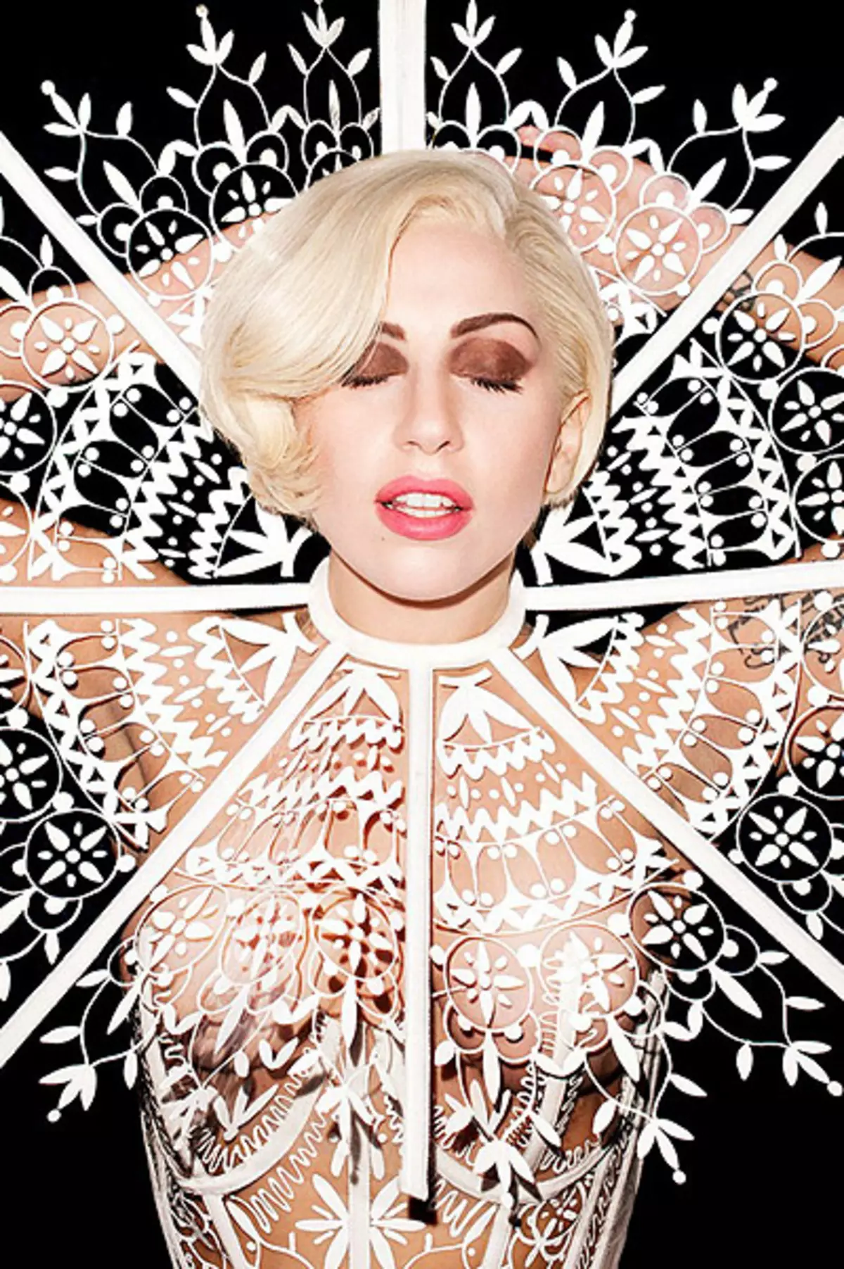 Lady Gaga pentru Bazaar lui Harper