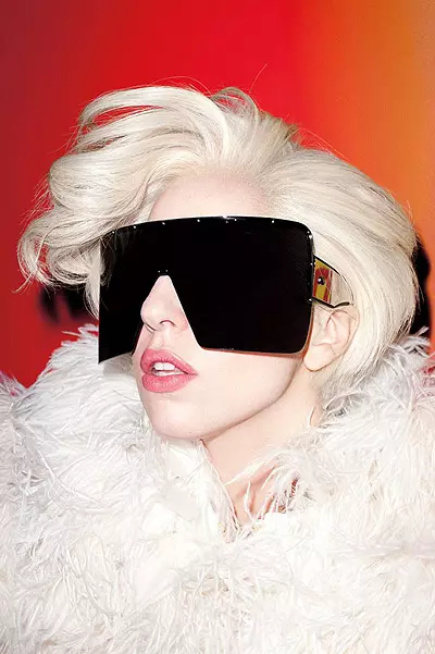 Lady Gaga untuk Bazaar Harper