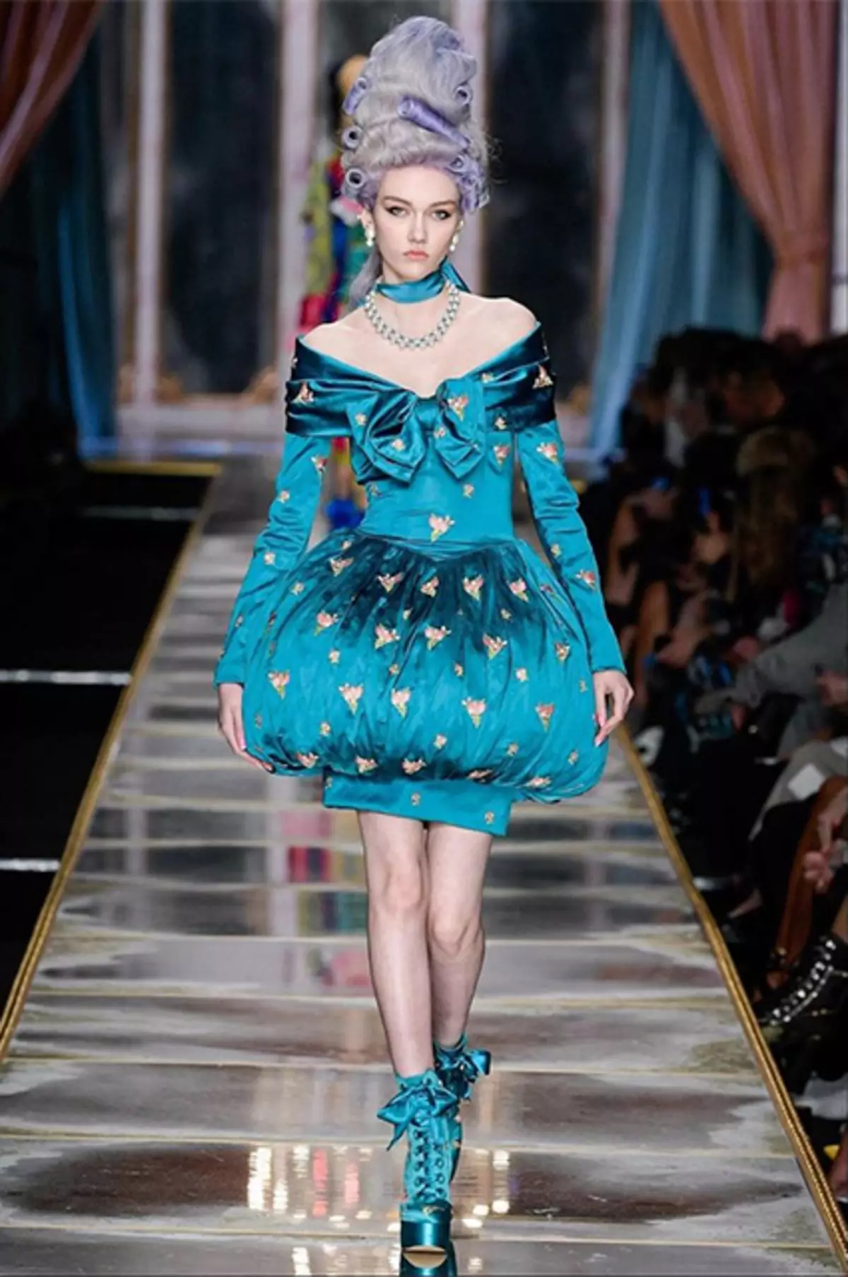 در Moschino Show