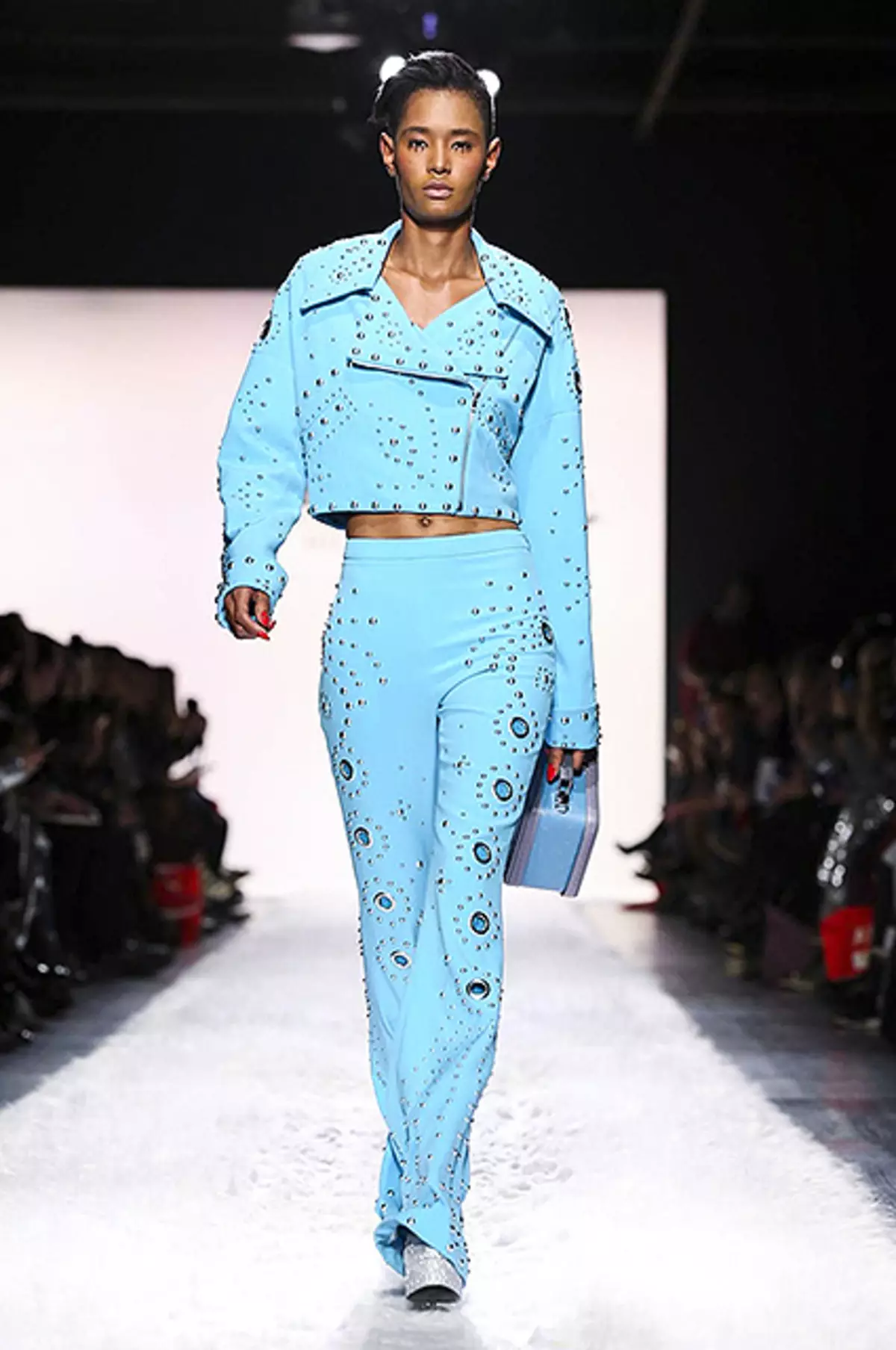 Fashion Week sa New York: Kylie Jenner, Jijie Hadid, Steella Maxwell ug uban pa sa Jeremy Scott Winter Showing 2017/2018 164261_11