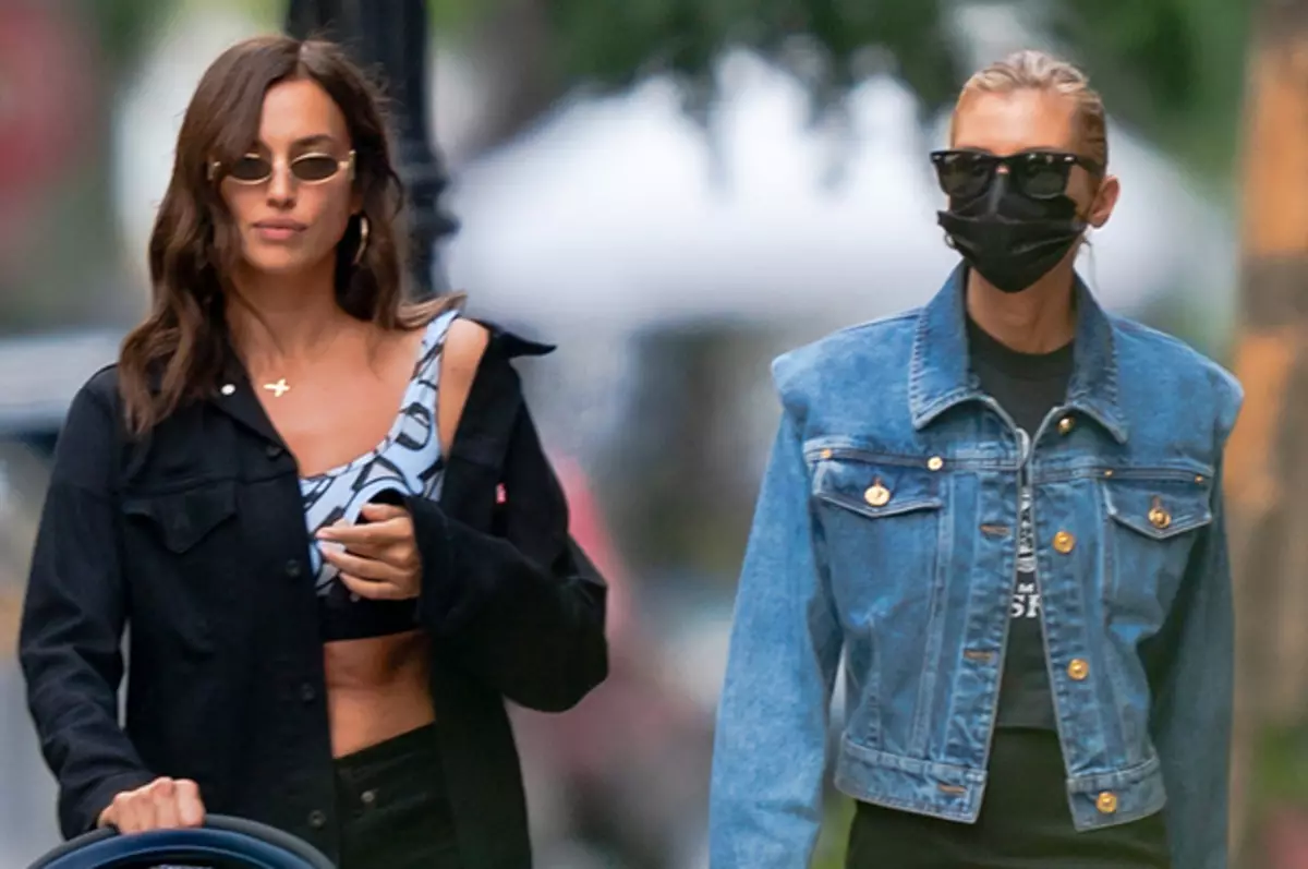 Irina Shayk mei har dochter en har freon Stella Maxwell op in kuier yn New York