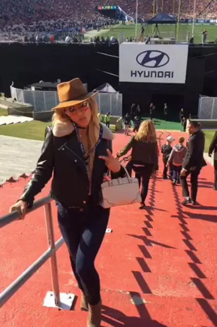 Britney Spears auf dem Baseballstadion