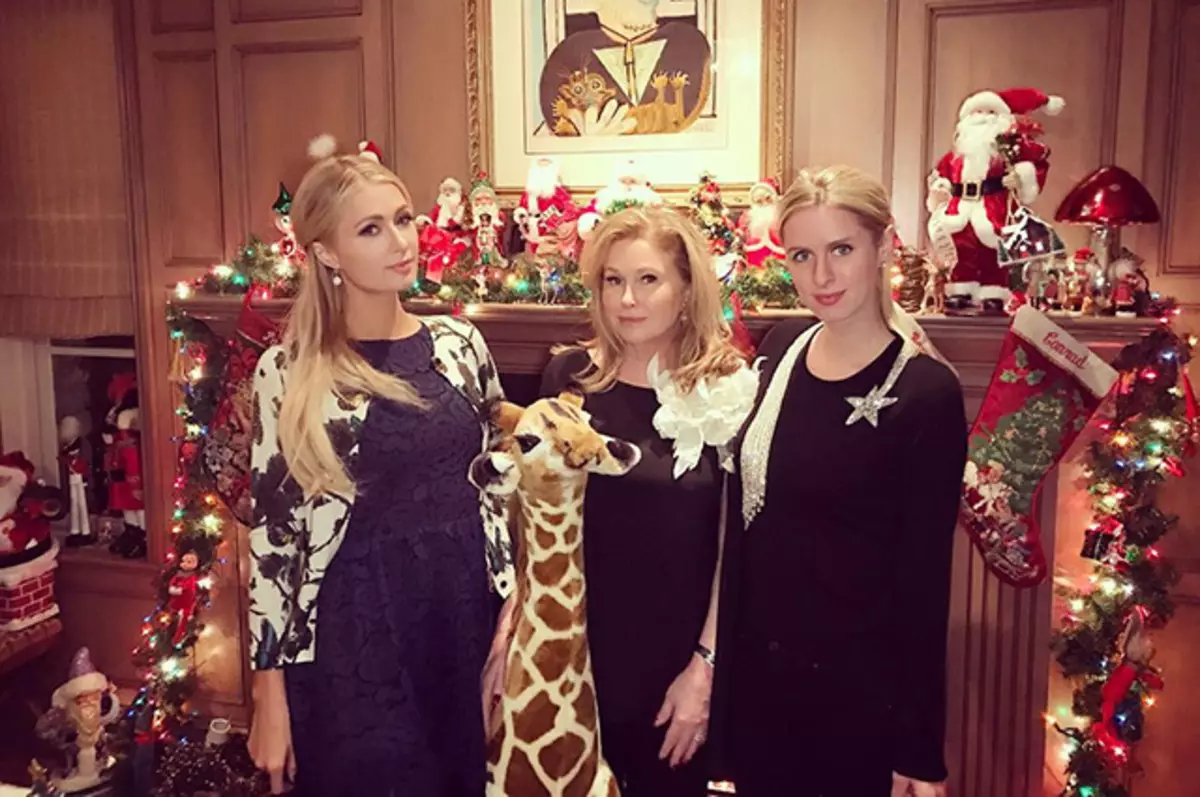 Nu mai rău decât Kardashian: Paris și Nicky Hilton cu familia sa sărbătorit Crăciunul