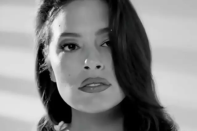 A régi Hollywood szellemében: Ashley Graham szerelmes magazin videó