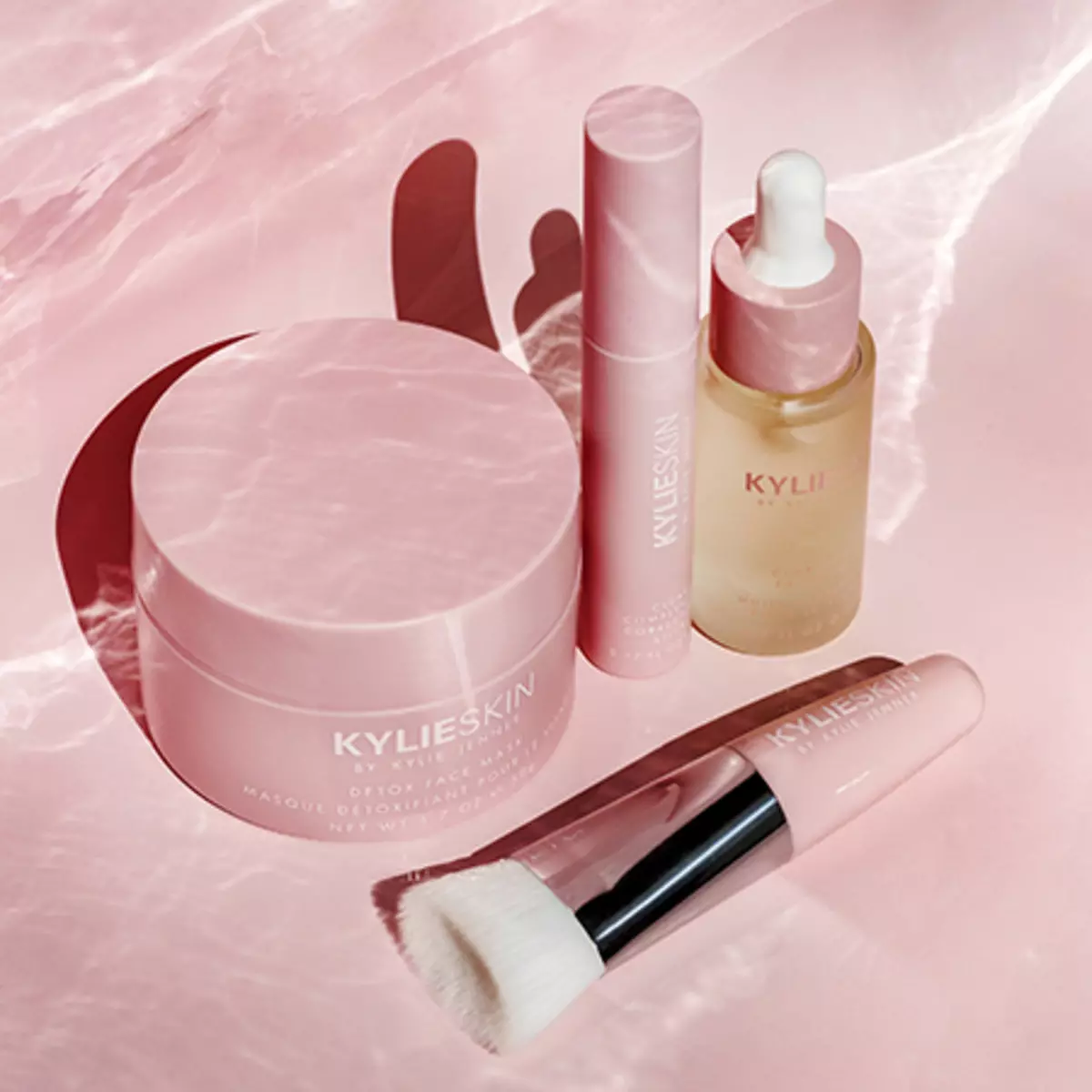 Kylie Skin by Kylie Jenner coleção para limpeza e combate às imperfeições