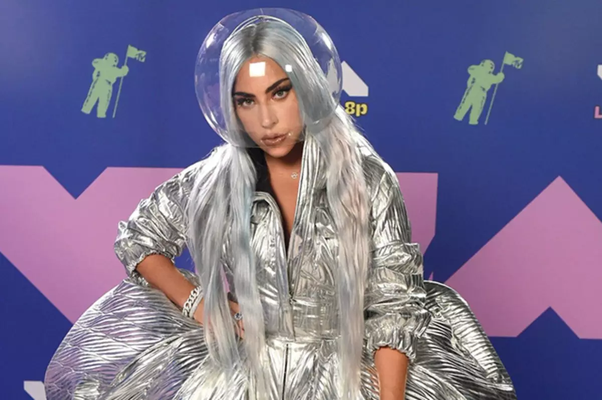 Cosmos, BDSM, Couture: Szétszereljük a 9 Lady Gaga képeket az MTV VMA-díjakon 17663_3