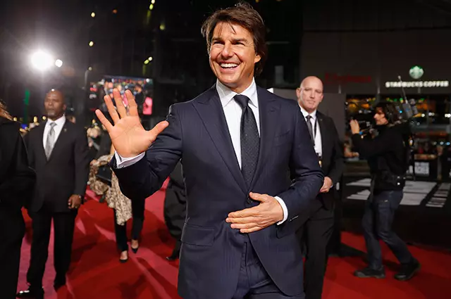 Cuộc sống mới: Tom Cruise đã gặp gỡ con gái của Suri và được chú ý trong công ty của một người lạ bí ẩn